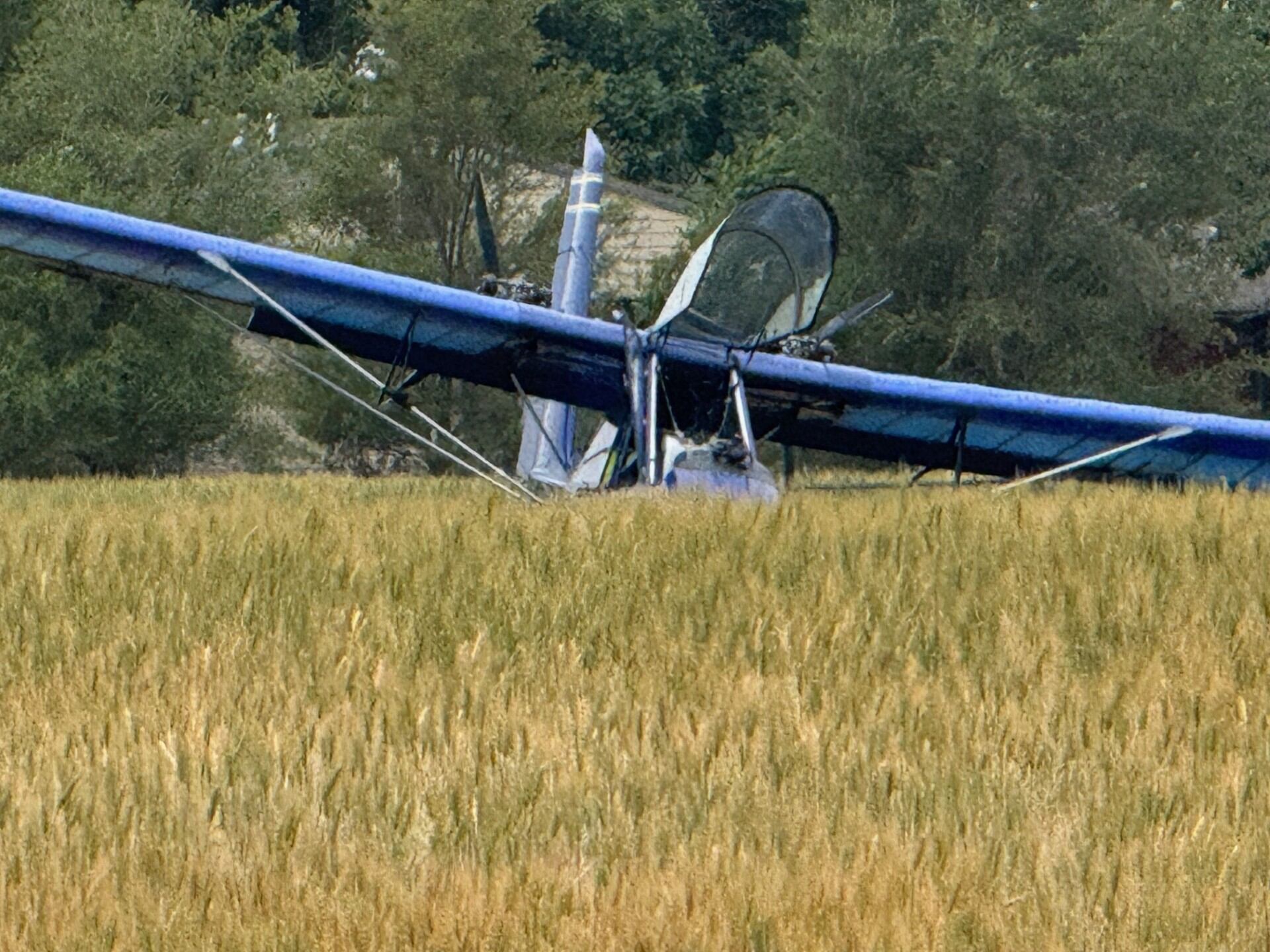Small plane runs out of fuel, makes emergency landing in Hutchinson