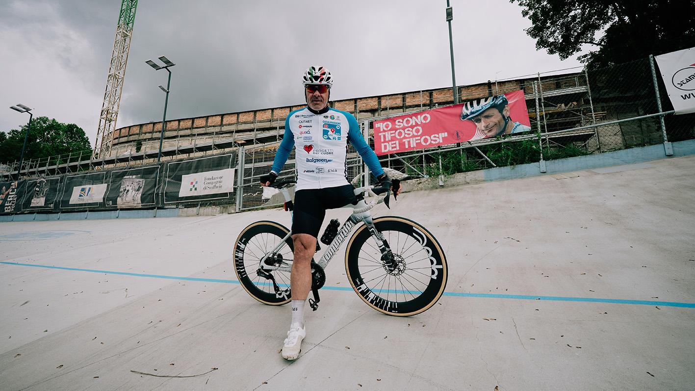 Andrea Devicenzi, in bici con una sola gamba da Sanremo fino all’Etna ...