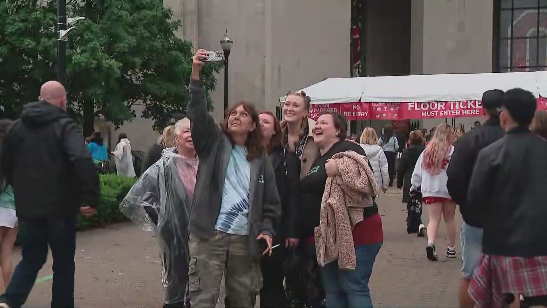 Bruno Mars fans pack Ohio Stadium despite rain, traffic for 'The ...
