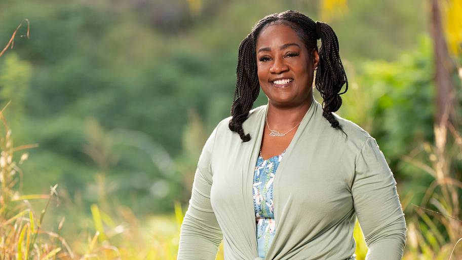 Who wins Survivor 50's Sia Award and $100K cash prize?