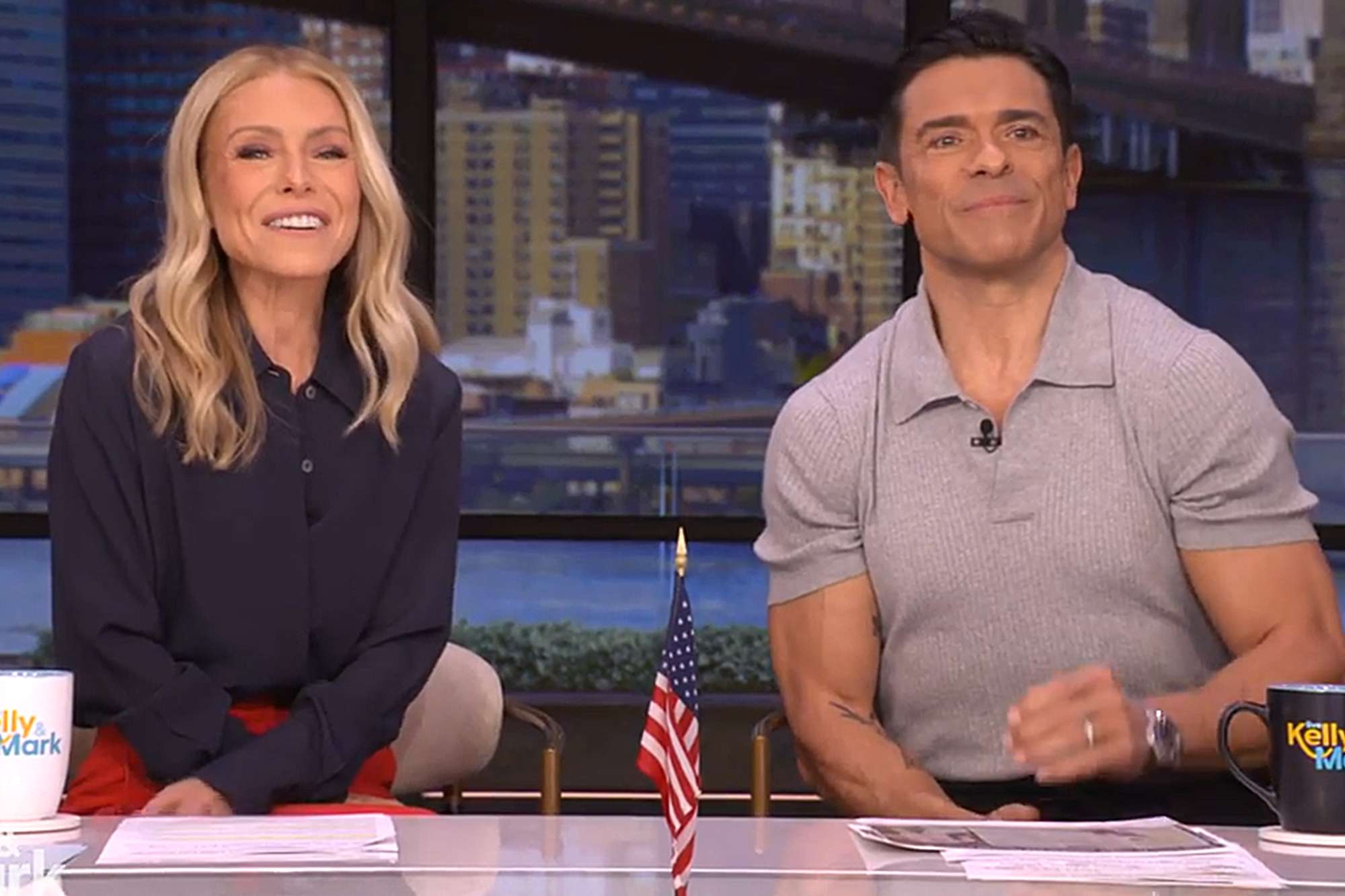 Mark Consuelos shocks Kelly Ripa and Live audience after asking viewer ...