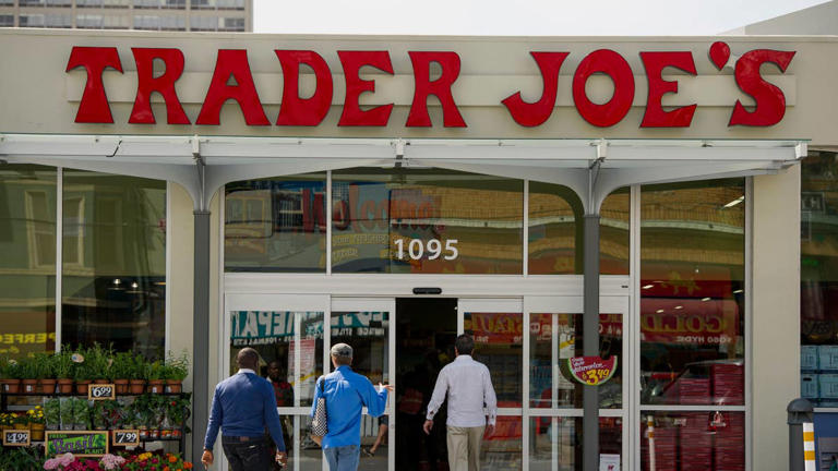 Trader Joe’s unveils summer 2026 mini totes: Shoppers line up for ...