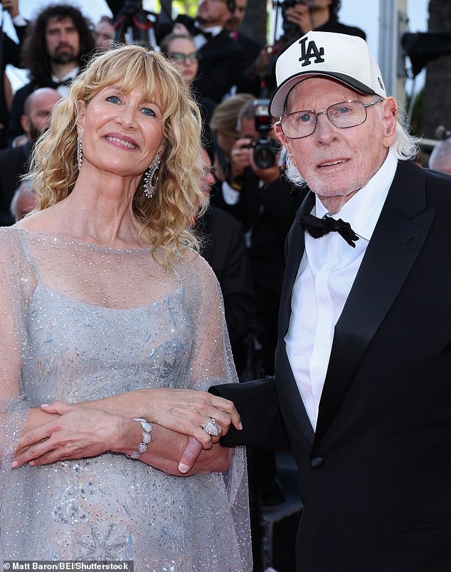 Frail Bruce Dern, 89, leans on daughter Laura and grandchildren on ...
