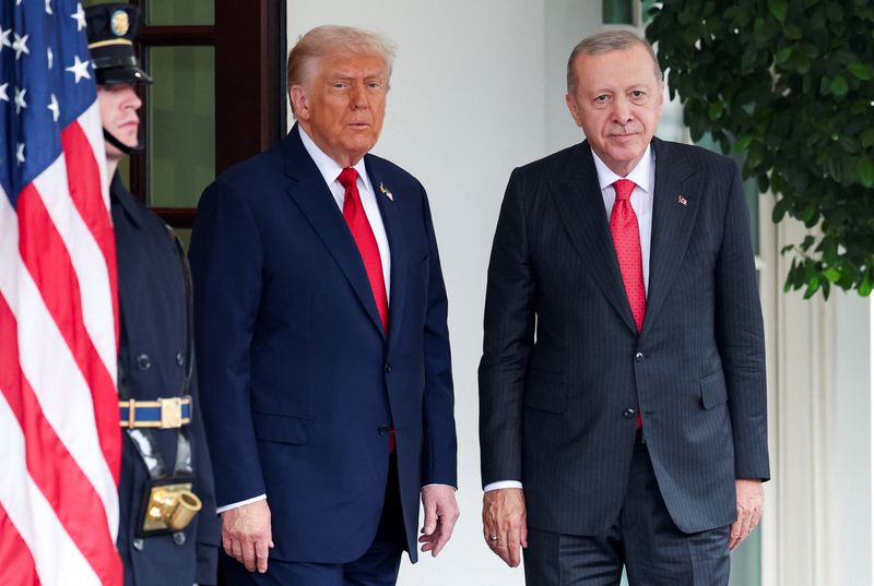 Turkey's Erdogan tells Trump issues with Iran can be resolved, Ankara says