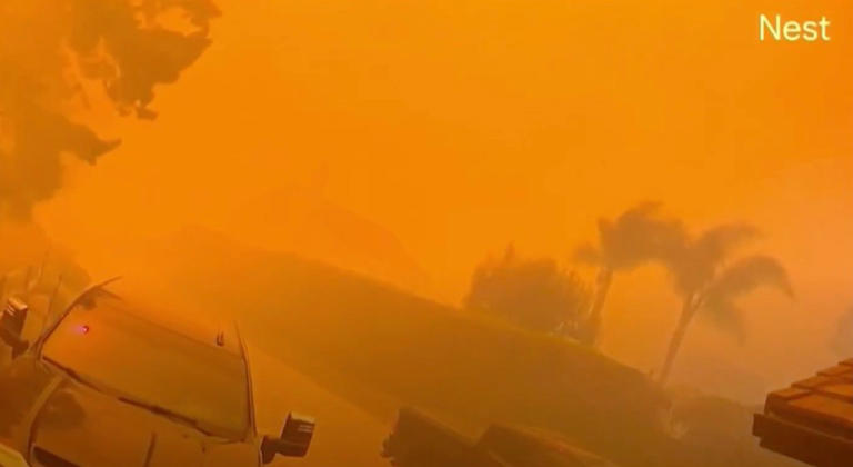 Apocalyptic scene as Sandy Fire sends homeowner fleeing for her life ...