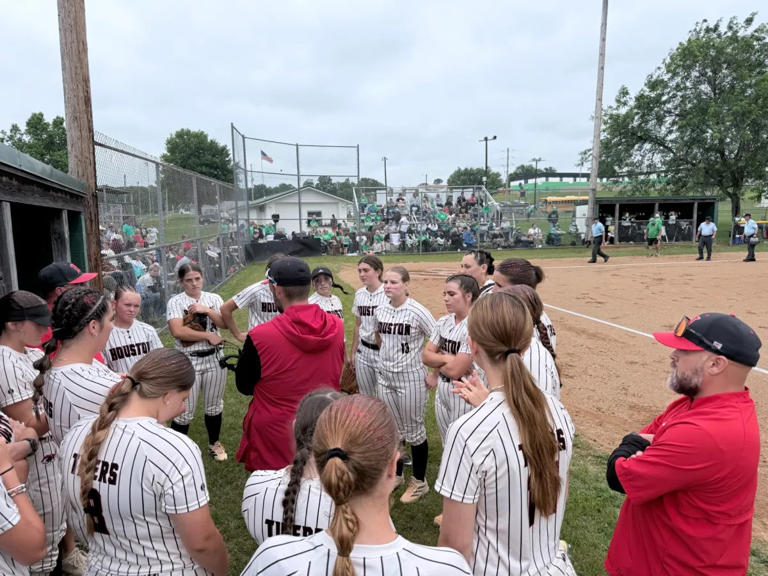🔴 Live updates: HHS softball state quarterfinal at Thayer