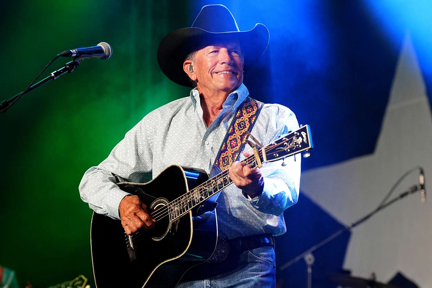 George Strait fans applaud country star for 'aging like fine wine ...