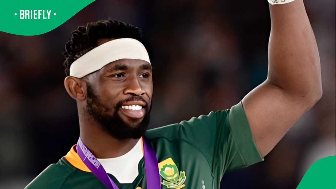 Siya Kolisi’s black G-Wagon has SA talking after viral pit stop post
