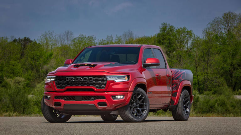 777-HP Ram 1500 Rumble Bee SRT arrives as Ford F-150 Lobo’s worst nightmare