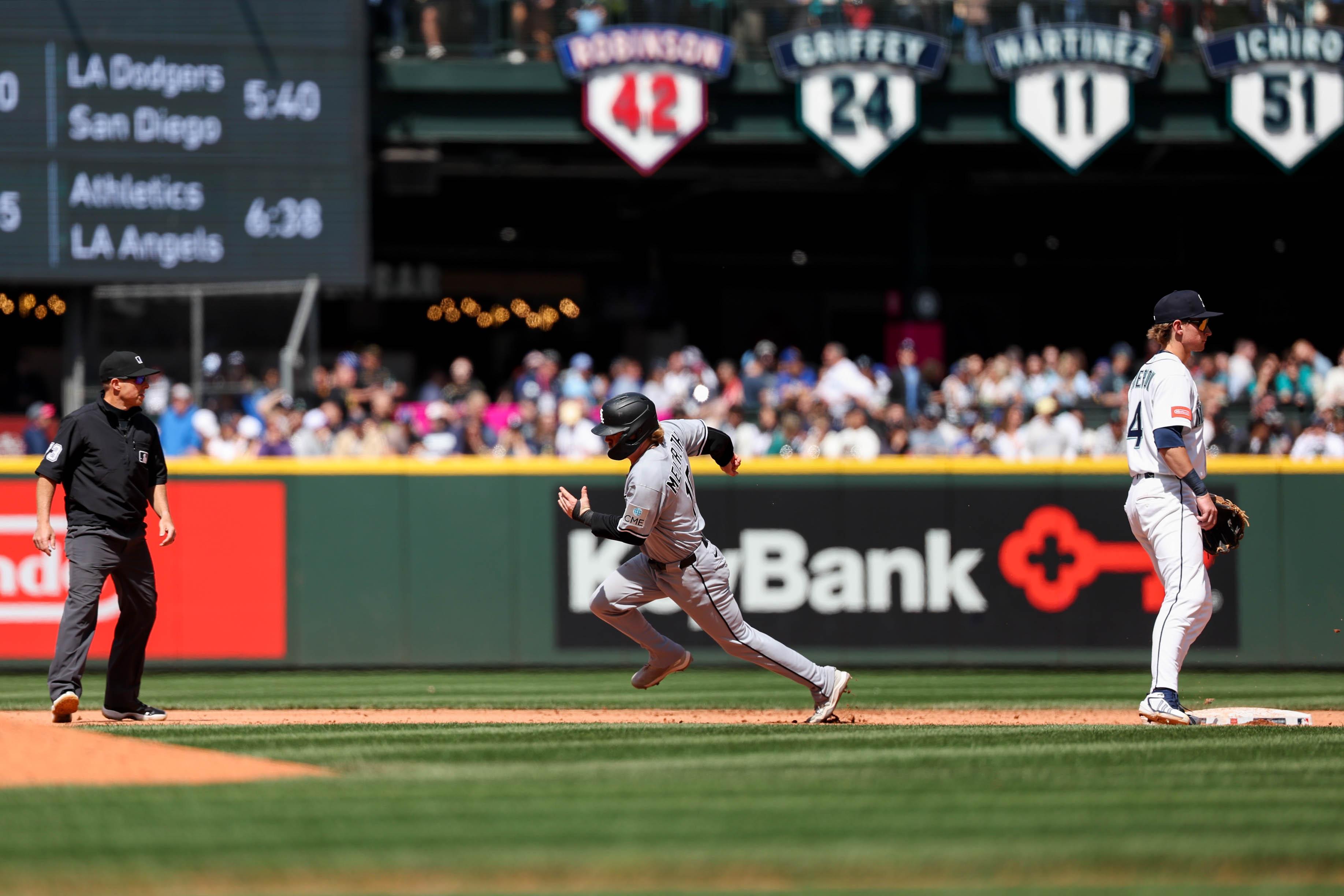 Missed chances haunt White Sox in 5-4 loss to Mariners