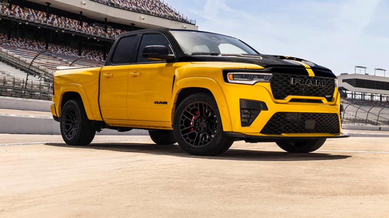 777-HP Ram 1500 Rumble Bee SRT arrives as Ford F-150 Lobo’s worst nightmare