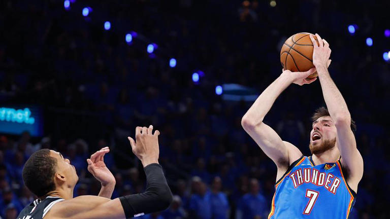 Chet Holmgren's girlfriend Emelia Scarlett sports black top at Thunder game
