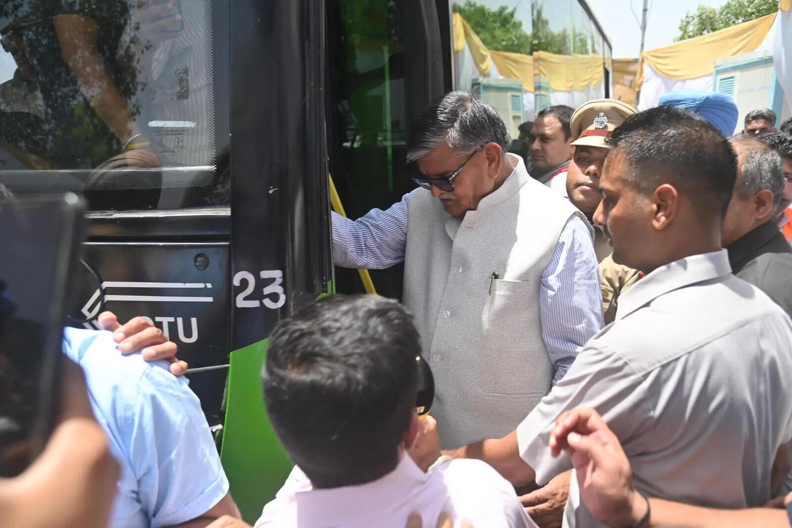No-vehicle Wednesday: Chandigarh bosses, staff trade car keys for ...