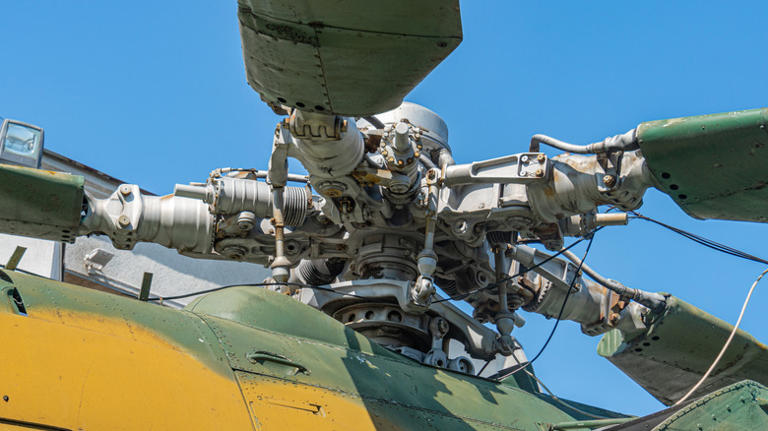 Are helicopters powered by jet engines?