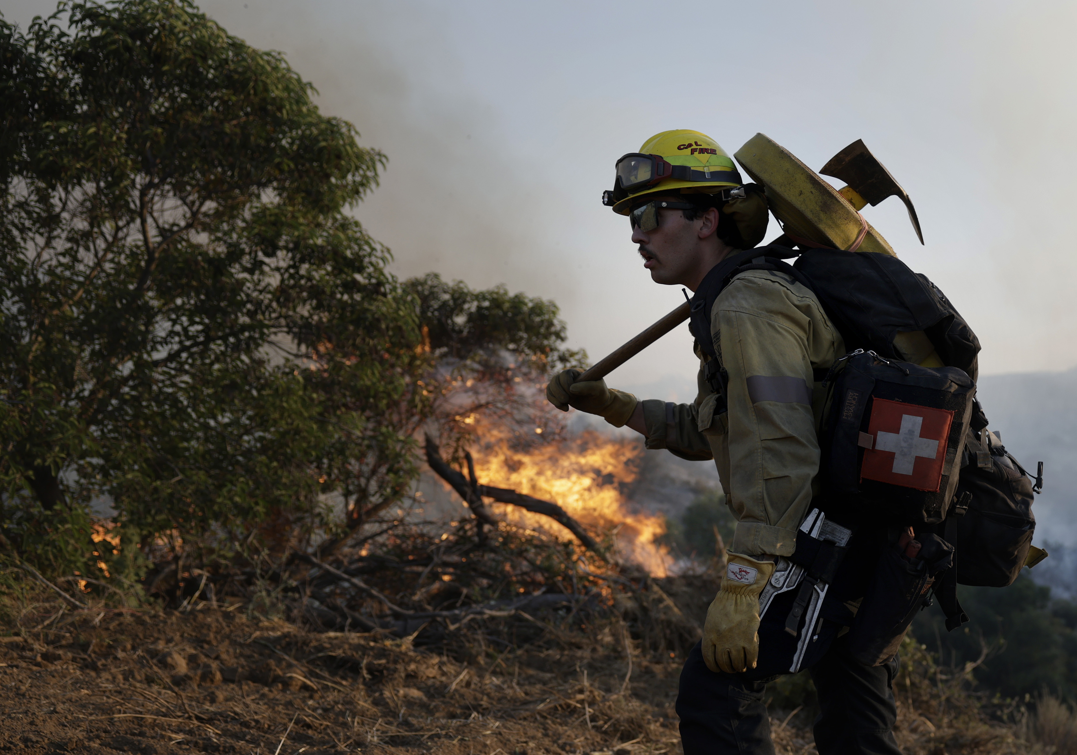 Simi Valley evacuation map shows celebrity homes near the fire line