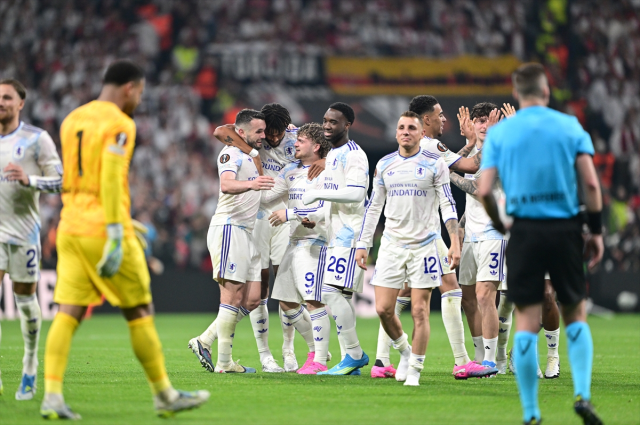 İstanbul'daki dev finalde kupa sahibini buldu