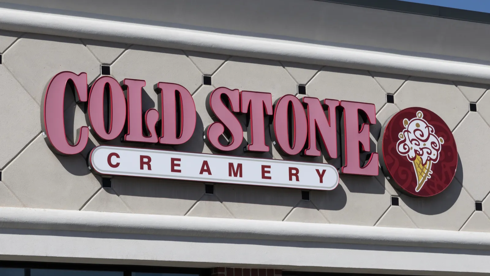 Cold Stone Creamery just dropped Reese’s and Oreo desserts fans did not ...