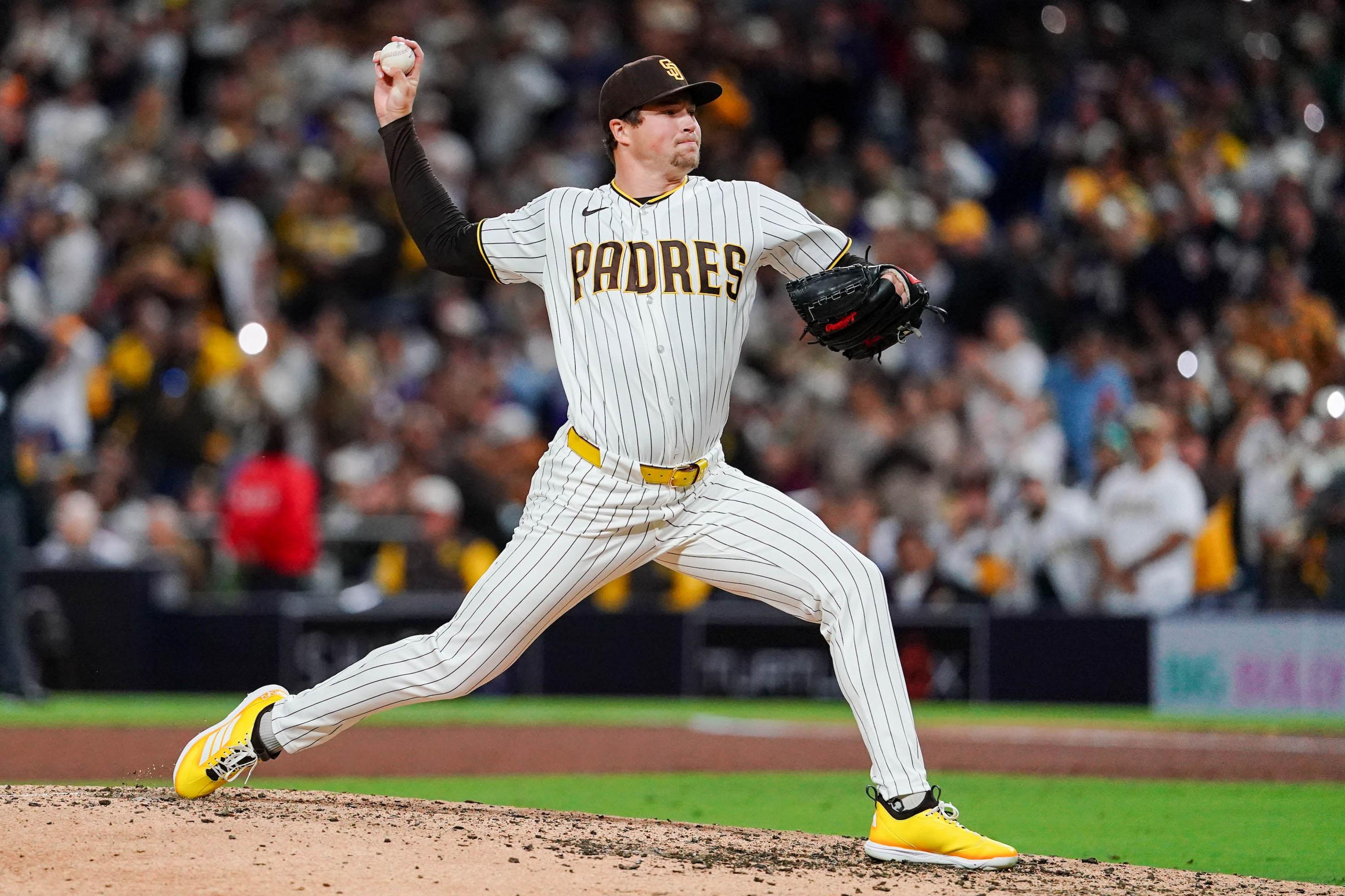 Padres’ ninth-inning mishap gifts Dodgers 5-4 victory