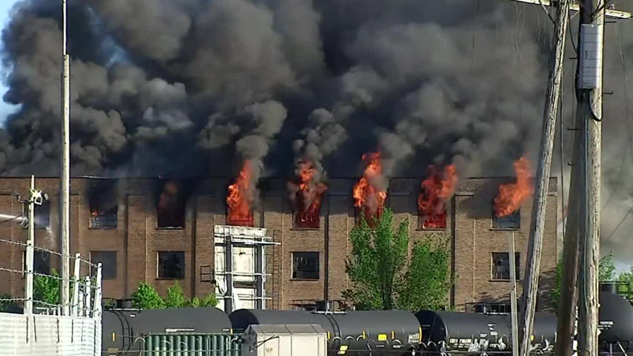 Milwaukee warehouse fire, 32nd and Hampton; crews battle 5-alarm blaze