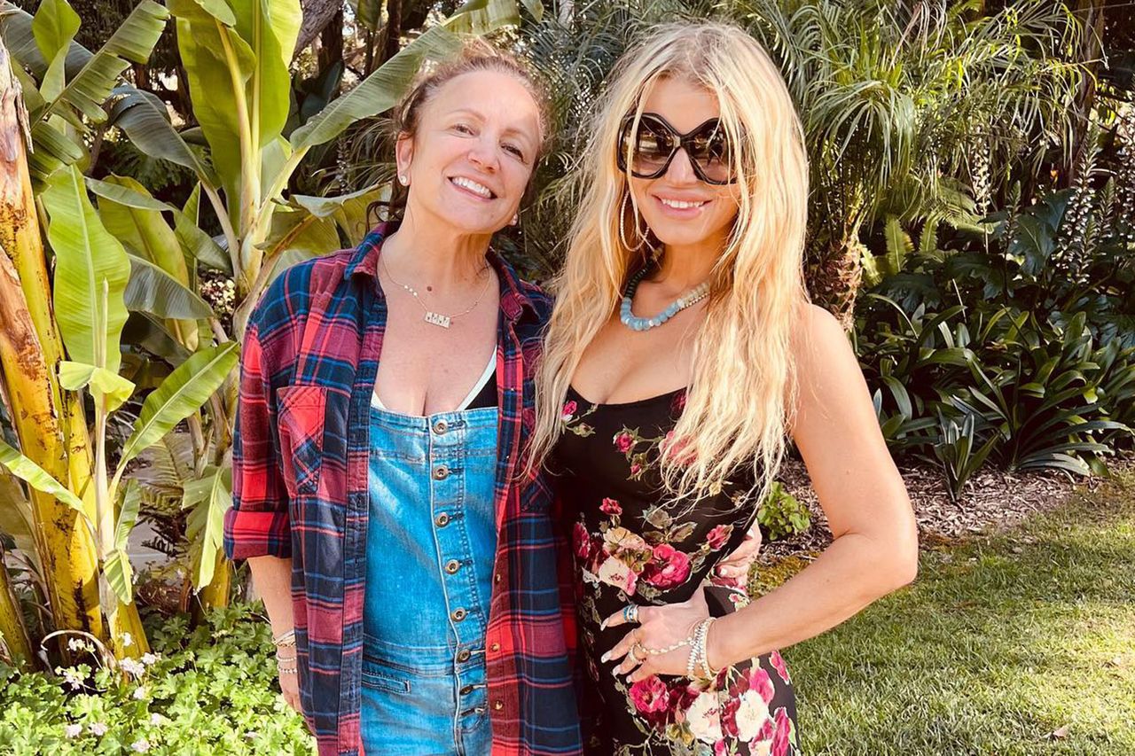 Jessica Simpson reveals why she was sitting apart from her kids on a ...
