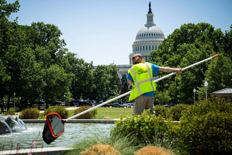 Trump boasts about water fountains amid Americans’ economic concerns