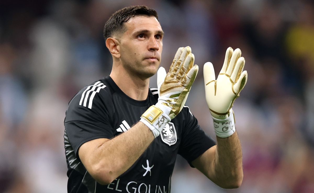 Emiliano Martinez raises Argentina World Cup fears after admitting he ...
