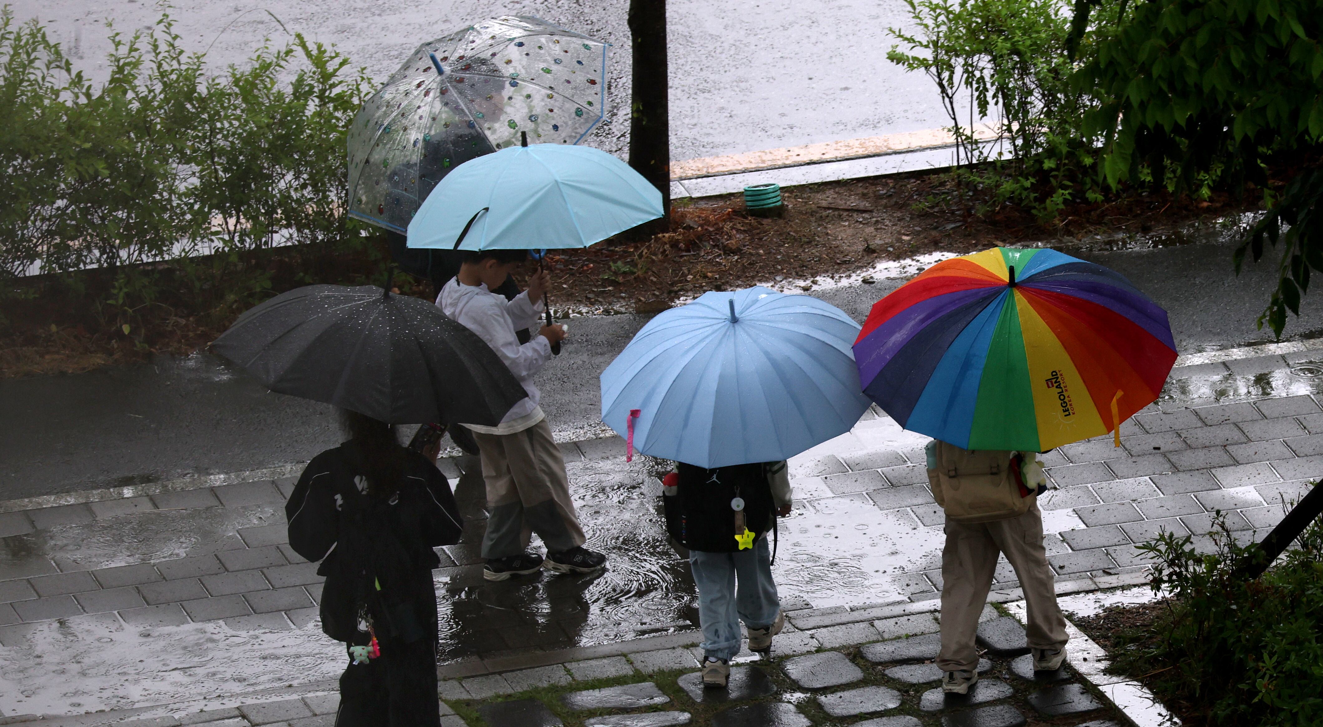 Spring rain ends, weekend high of 29°C