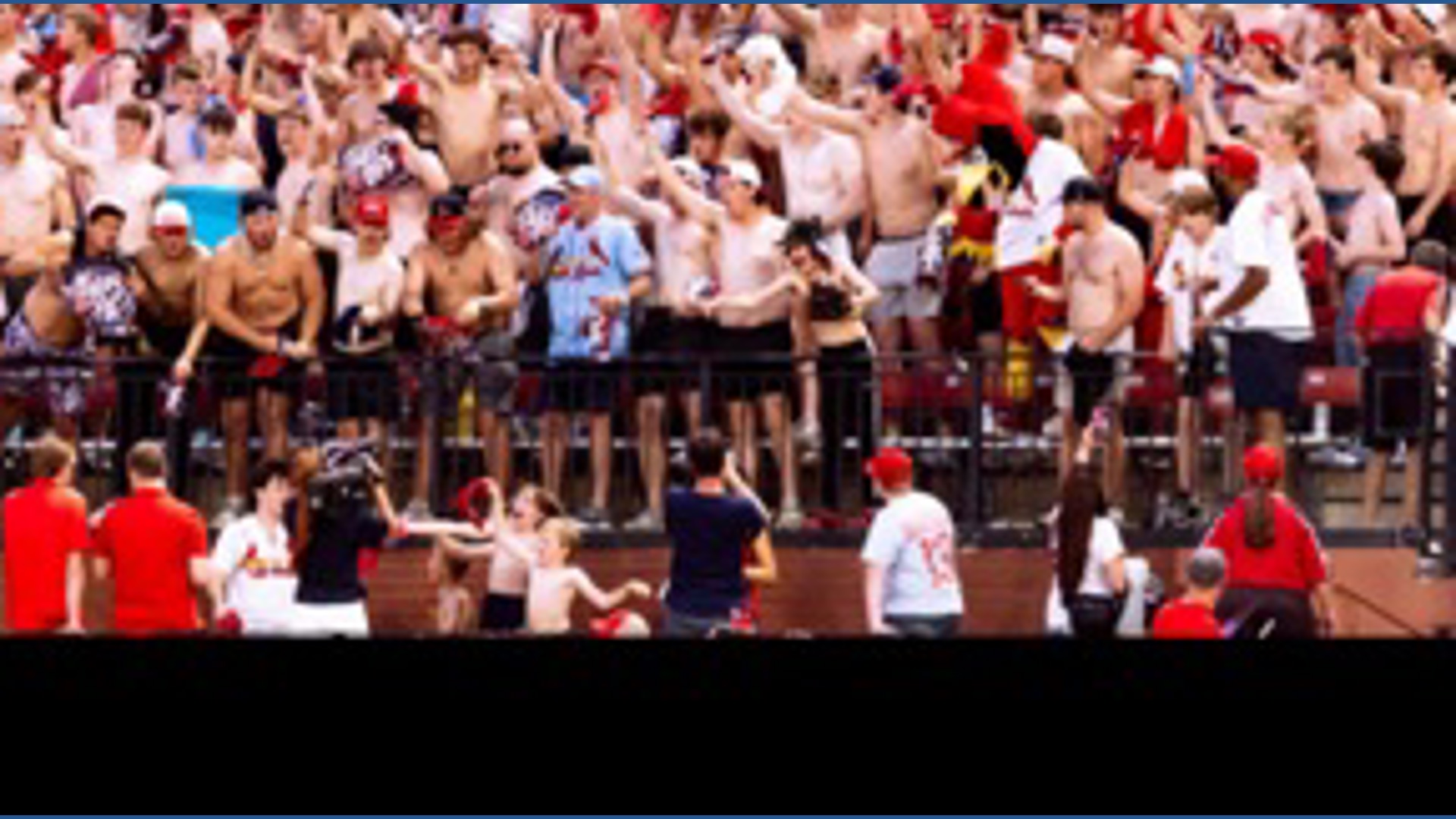 Cardinals 'tarps off' trend sparks energy at Busch Stadium