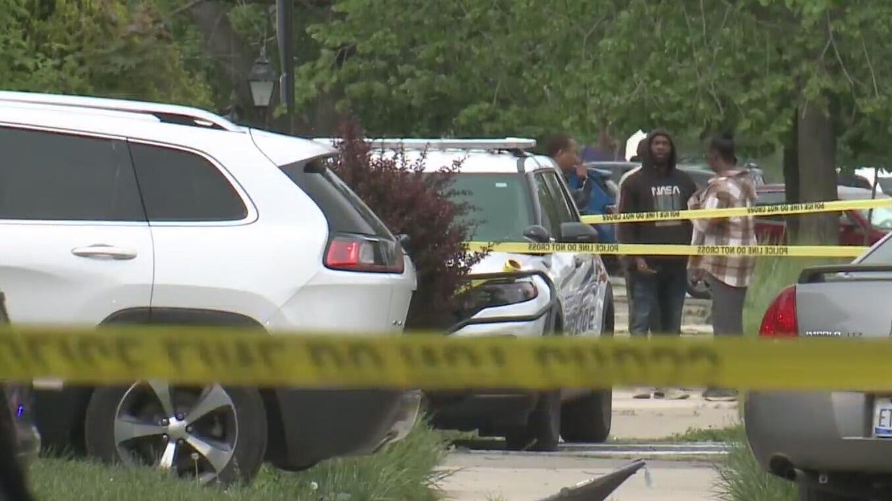 Police search for suspect in double fatal shooting in Detroit