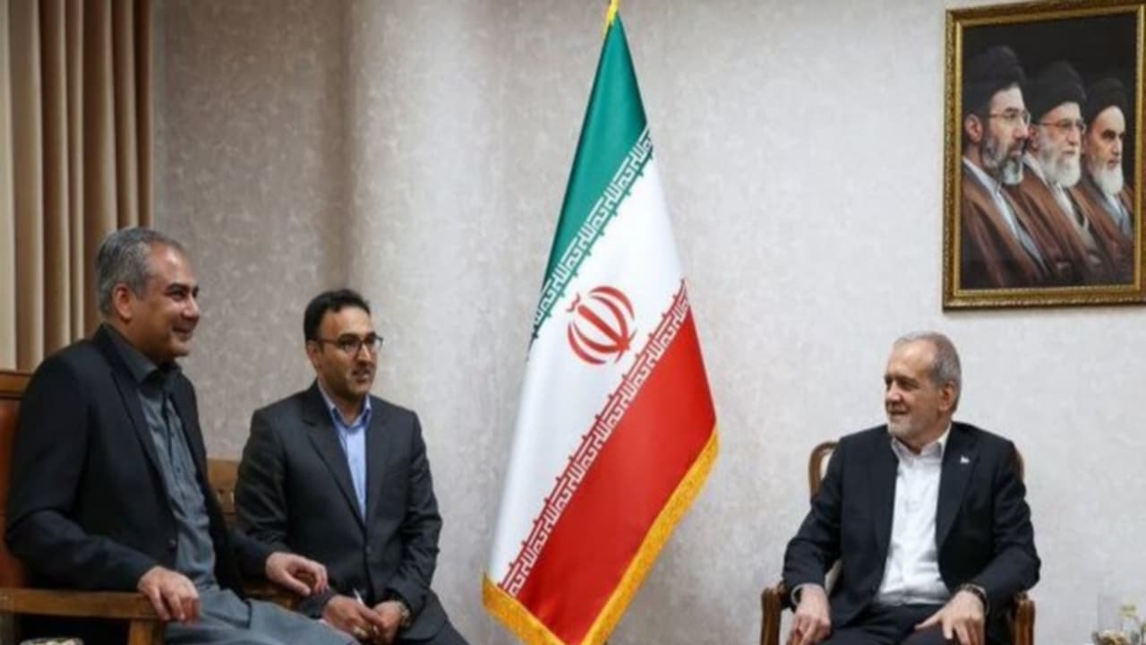 Pakistan mediates as Iran reviews US peace deal proposal amid threats