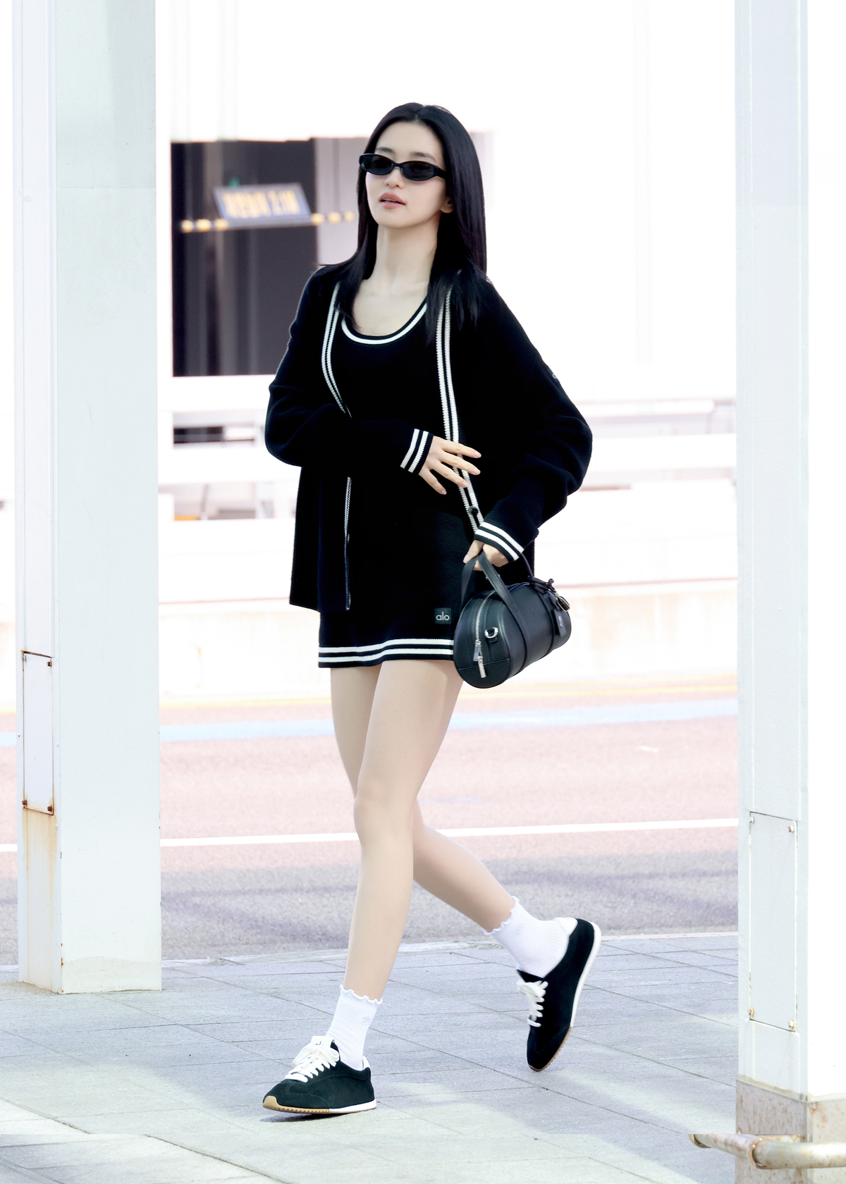 Kim Tae-ri, a sporty-feminine airport look brimming with aura