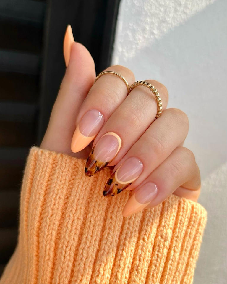 Simple vacation nails are in for 2026—16 ideas for your next beachy getaway