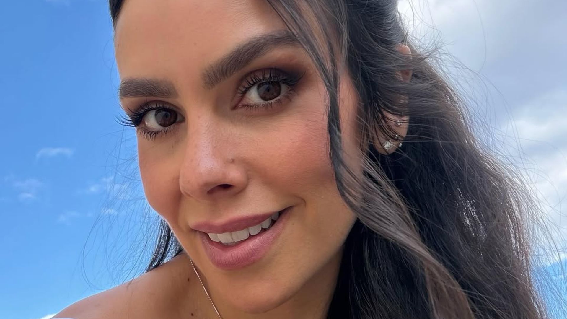 Cristina Pedroche revela el secreto de sus cejas: "Me las tiño porque ...