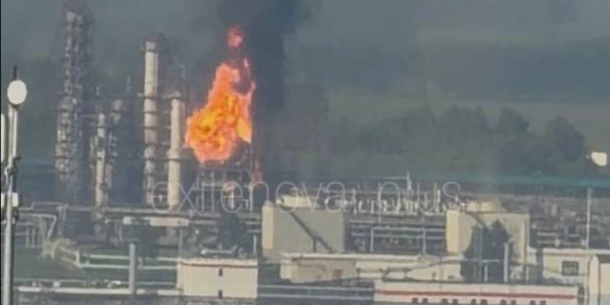 Was set ablaze on Monday: Now major Russian oil refinery is hit by ...