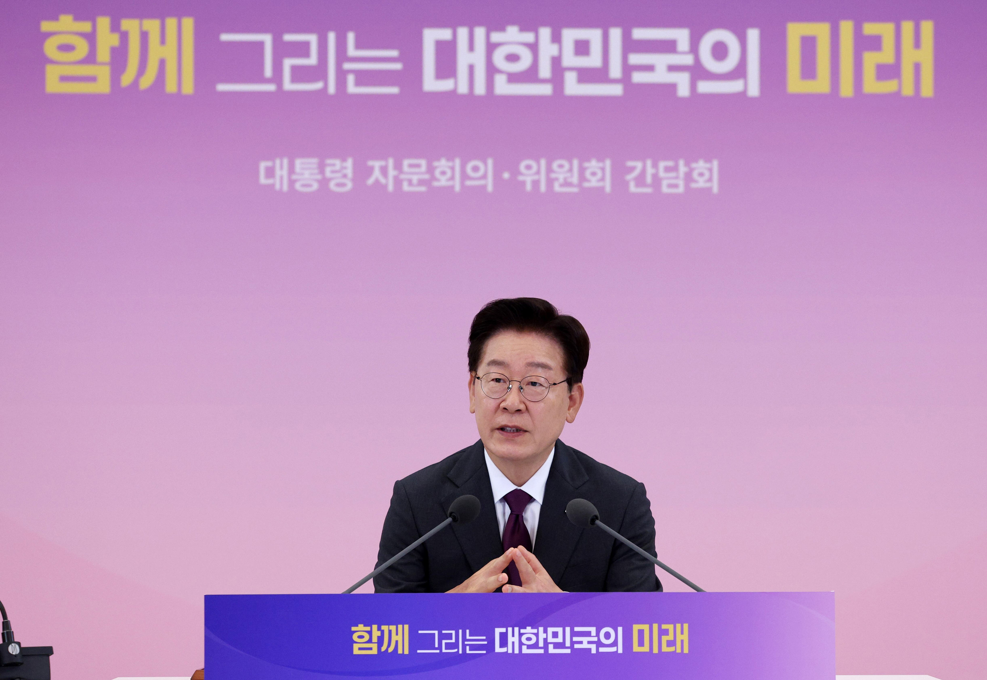 President Lee orders investigation into Samseong Station rebar omission