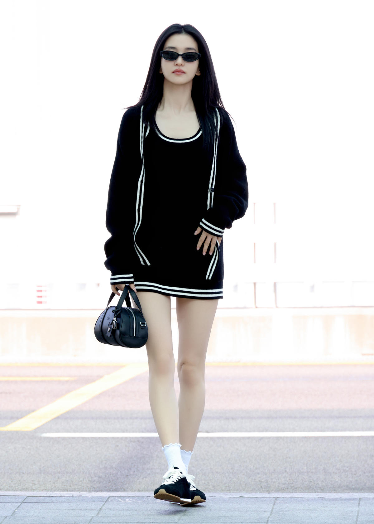 Kim Tae-ri, a sporty-feminine airport look brimming with aura