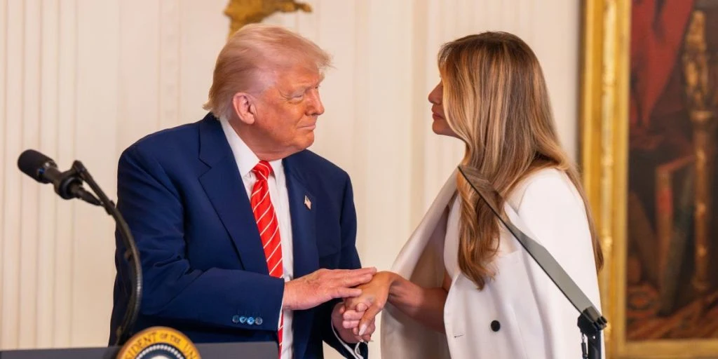 Wütende Melania fährt Trump wegen Renovierung des Weißen Hauses an ...