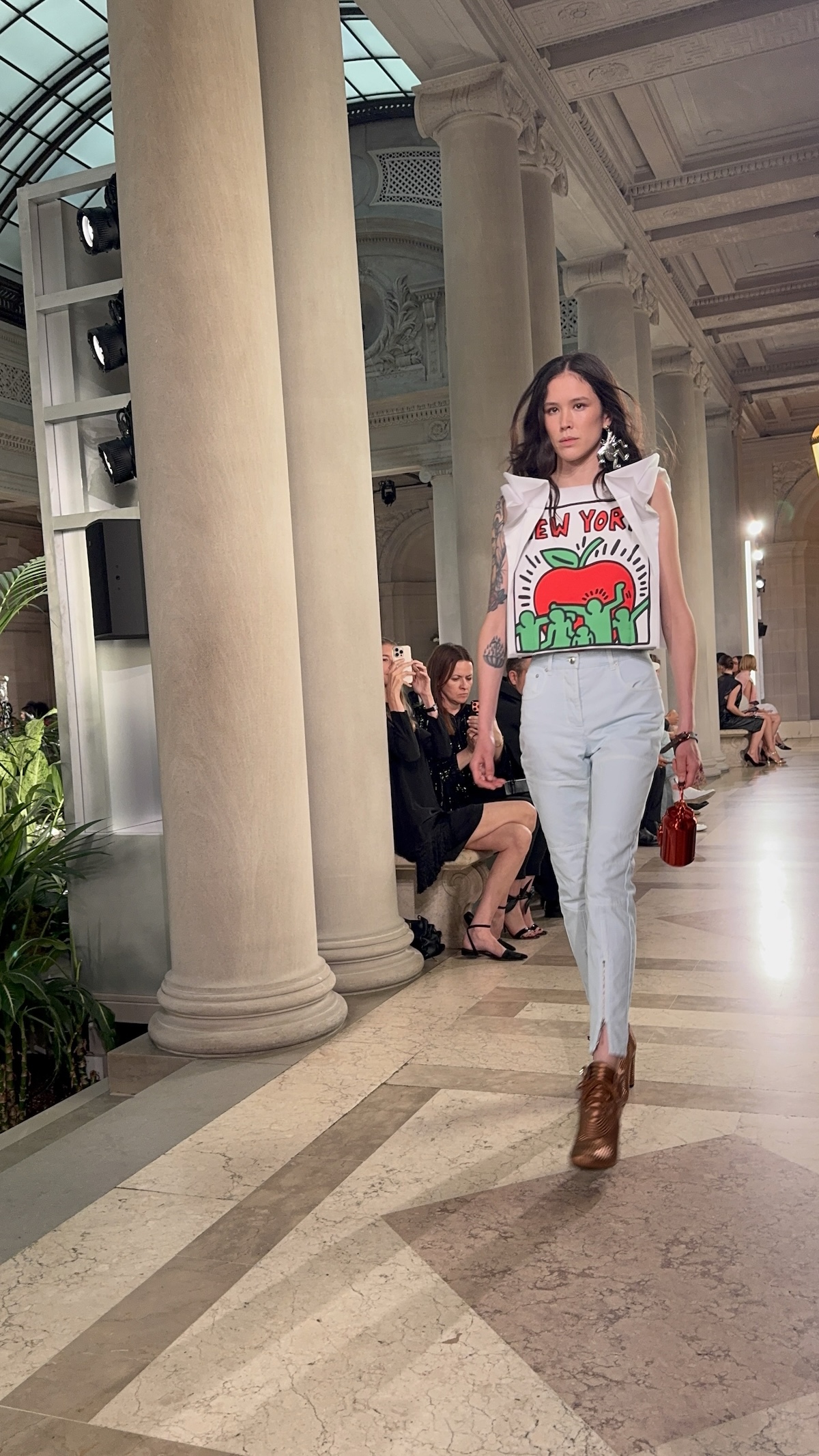 Louis Vuitton nella New York dell'arte, tra la Frick Collection e Keith ...