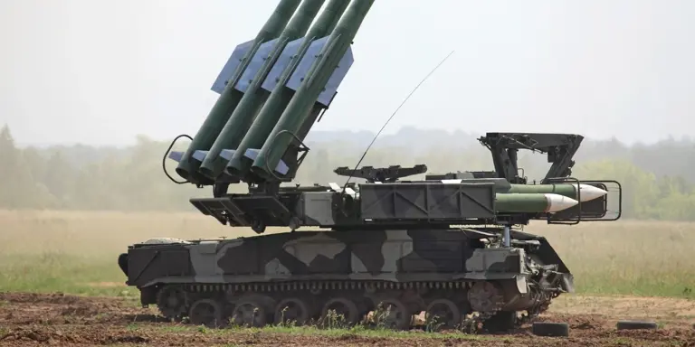 Footage shows how a Russian Buk-M2 burned out under the Donbas sun ...