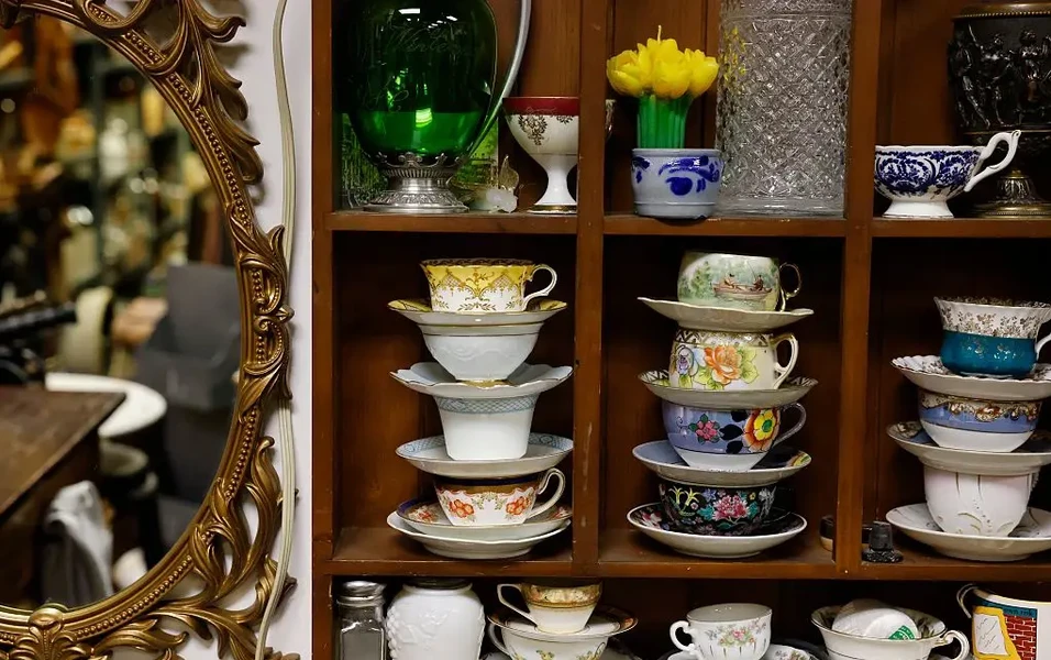 Your guide to spotting valuable vintage dishware
