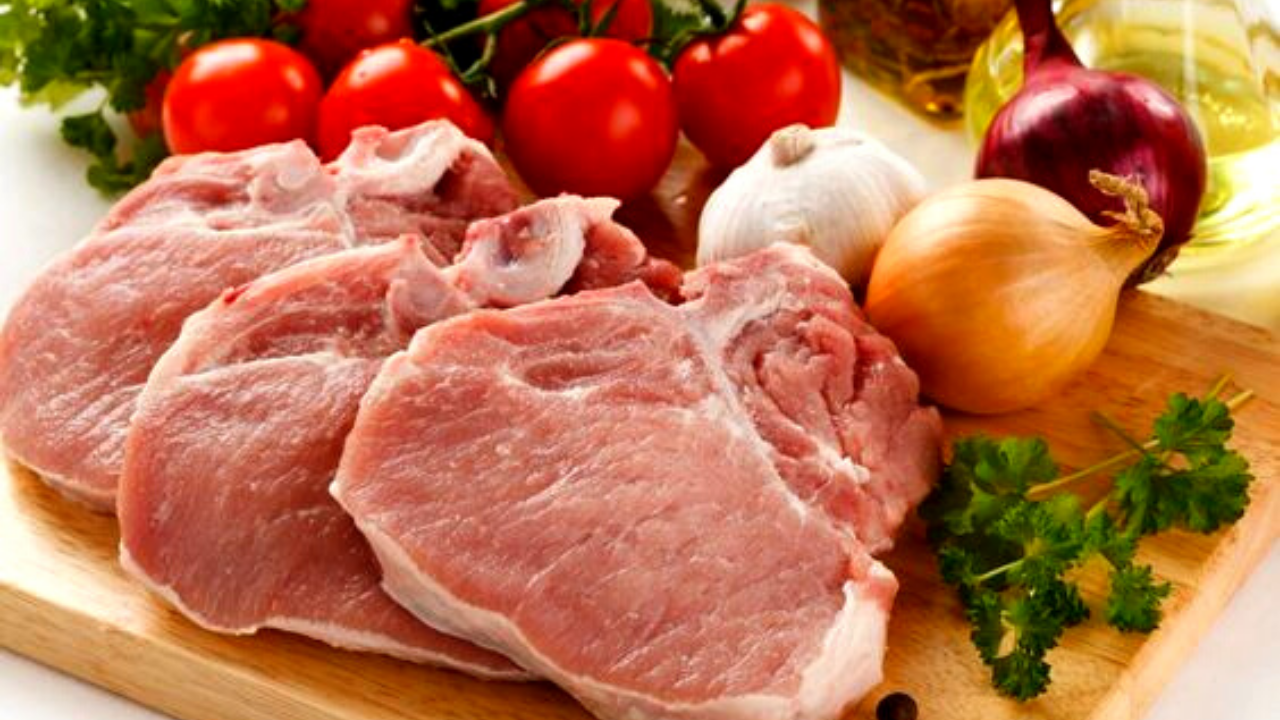 Pork chops and applesauce