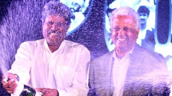 Kapil Dev’s signature: 1983 World Cup winner after viral bill claims ...