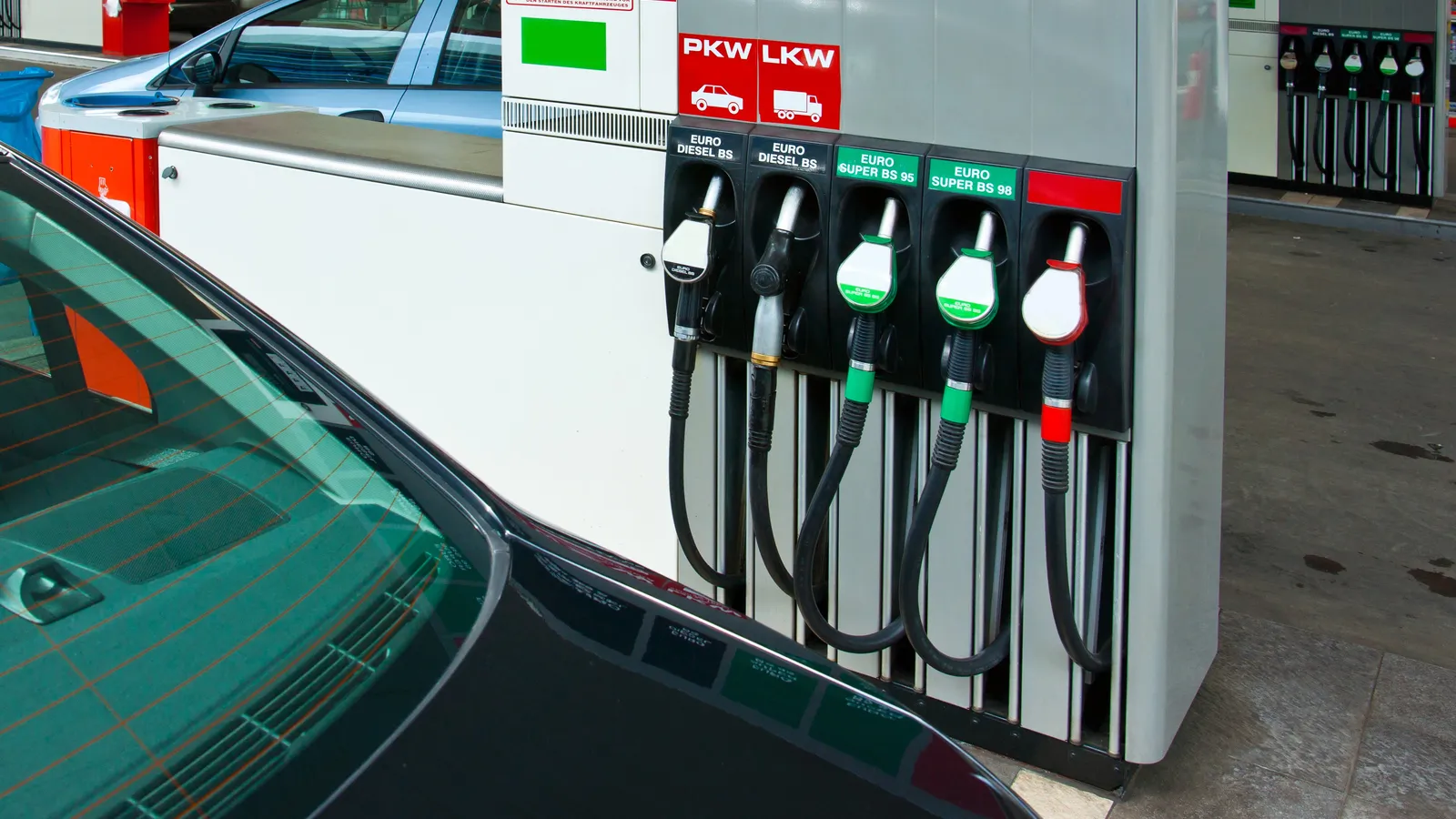 Oregon drivers face higher pump prices as voters debate a proposed ...