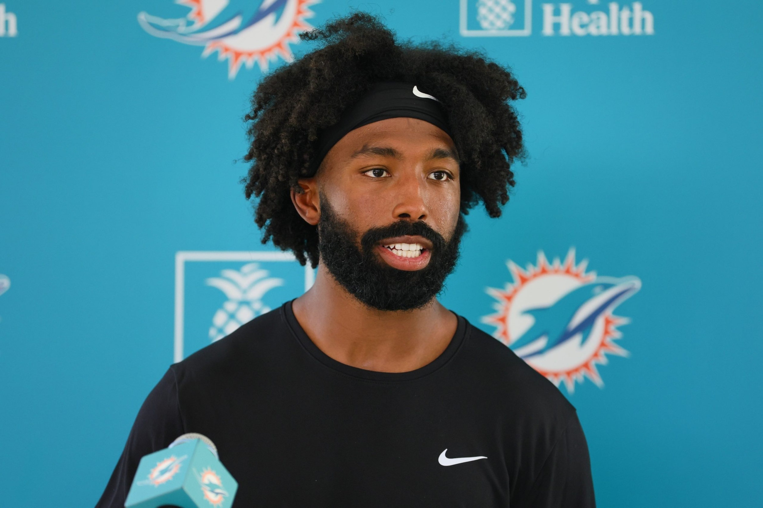 Chicago Bears sign former Dolphins running back