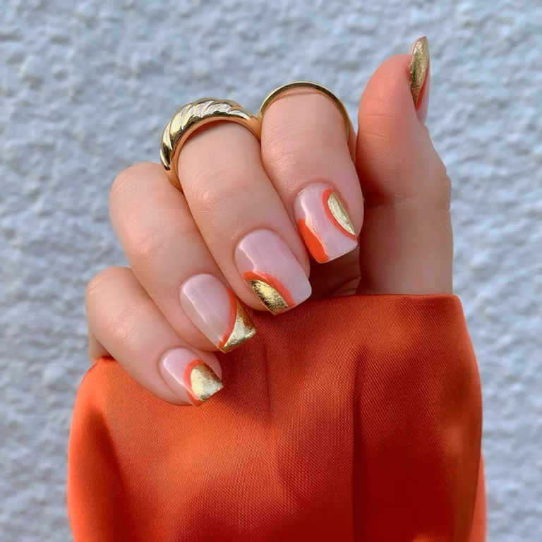 Simple vacation nails are in for 2026—16 ideas for your next beachy getaway