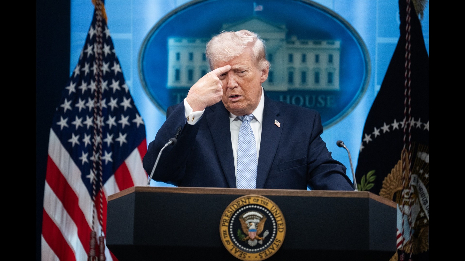 'Thief in-chief': Dem. Rep. blasts Trump's erratic behavior