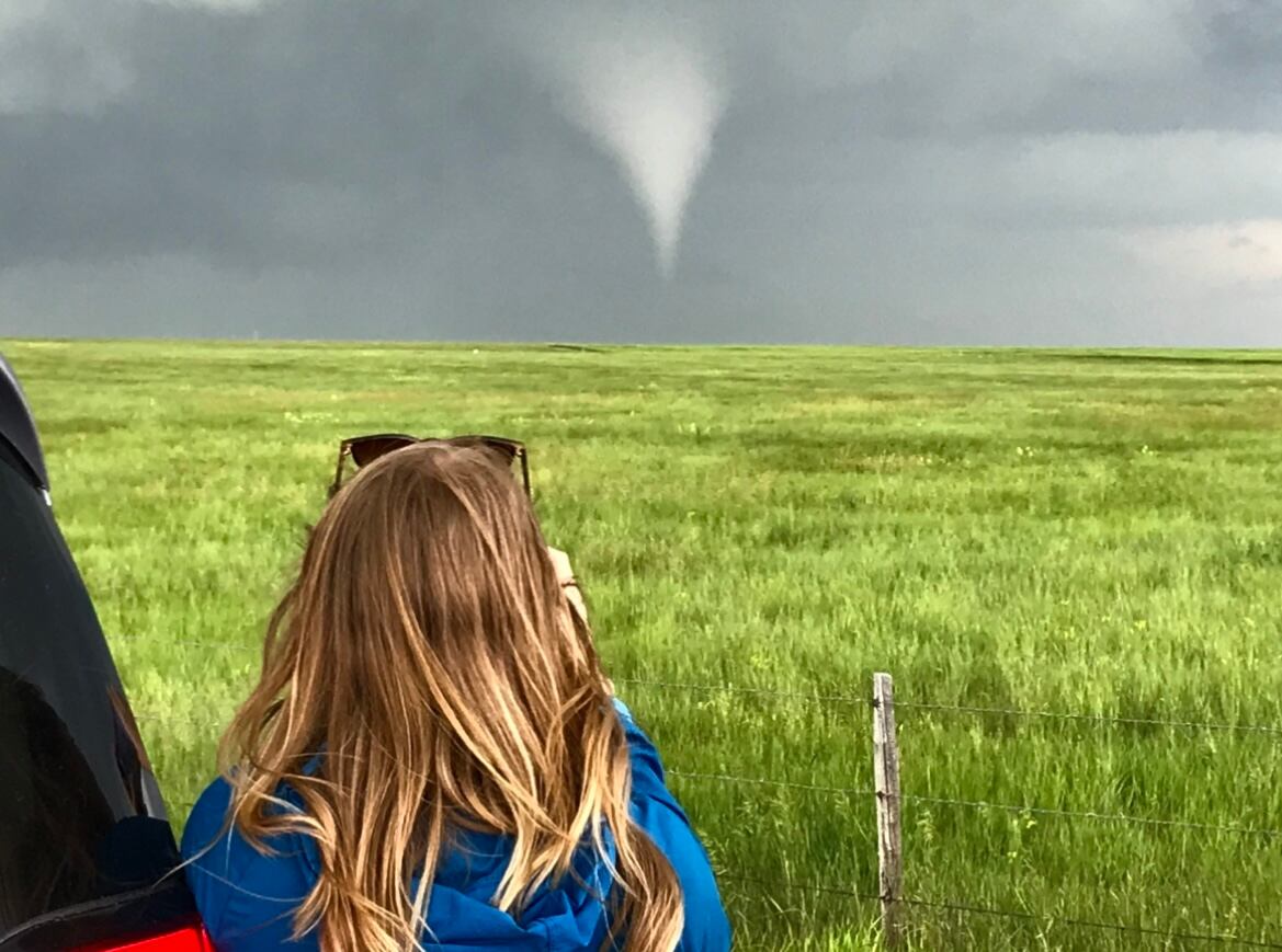‘I hope I never see that again’: 500 storm chasers create chaos in ...