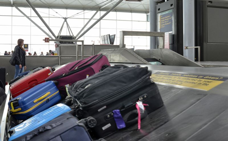 Canadian airport 'bag tag swap' scam: How innocent travellers are ...