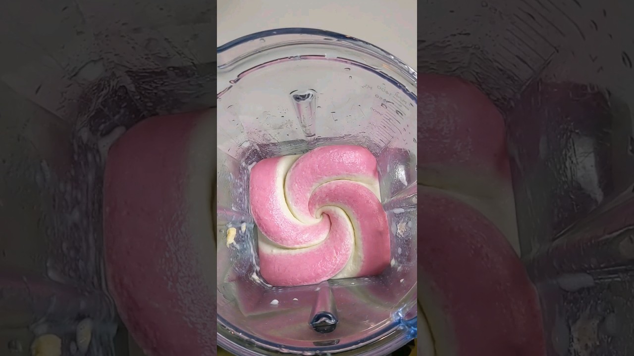 Red smoothie bowl ️