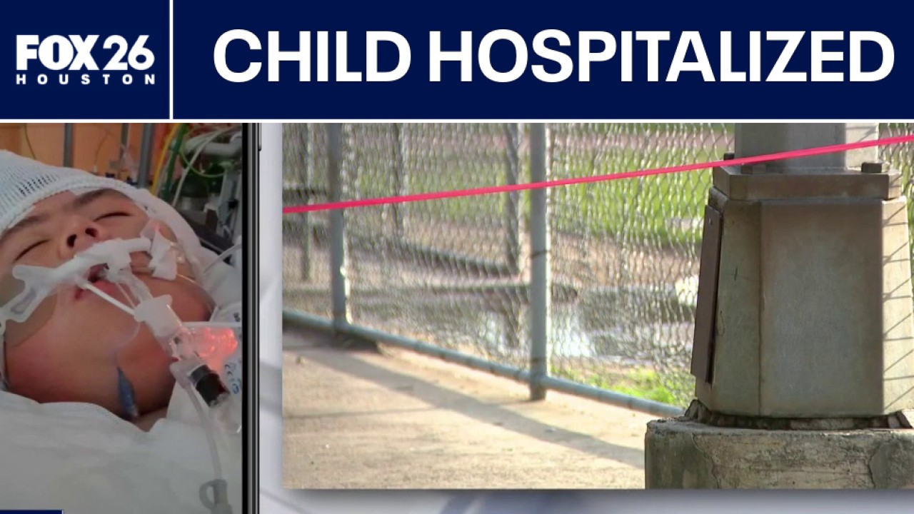 Teen hospitalized after touching light pole at Houston park